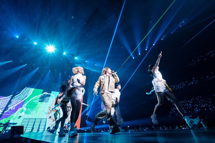 「D-LITE 2025 ASIA TOUR [D’s WAVE] IN JAPAN」神奈川・ぴあアリーナMM公演の様子。 - D-LITEが日本最新曲をパフォーマンス、来年デビュー20周年の ...