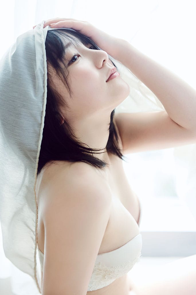 田口愛佳（AKB48）1st写真集「好きと言えたら」通常版裏表紙 - AKB48田口愛佳、1st写真集より初挑戦のランジェリーカット＆シャワーシーン解禁 [画像ギャラリー 4/11] - 音楽ナタリー