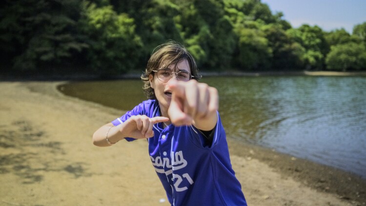 DANNY JIN「伊東GANG」ミュージックビデオより。 - ラッパーDANNY JIN、市長の学歴詐称疑惑などで話題の静岡県伊東市への愛を歌った新曲発表 [画像・動画ギャラリー 4/17 ...