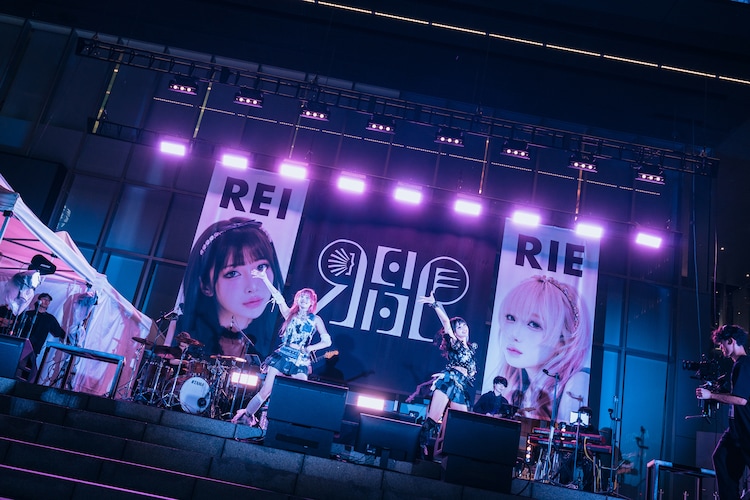 REIRIE「JAM」の様子。 - 黒宮れい＆金子理江のREIRIEがメジャーデビュー！バンダイナムコミュージックライブ内レーベルから [画像 ...