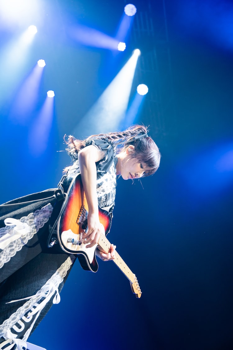 すぅ（Vo,G / SILENT SIREN）（Photo by Kota aoki） - SILENT SIRENとSCANDAL初ツーマン、「続けてくれてありがとう」という言葉が胸を打った ...