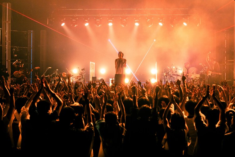 「RADWIMPS 20th YEAR SPECIAL」の様子。（写真提供：NHK） - RADWIMPSメジャーデビュー20周年特番、ファン500人を沸かせたスタジオライブをオンエア [画像 ...