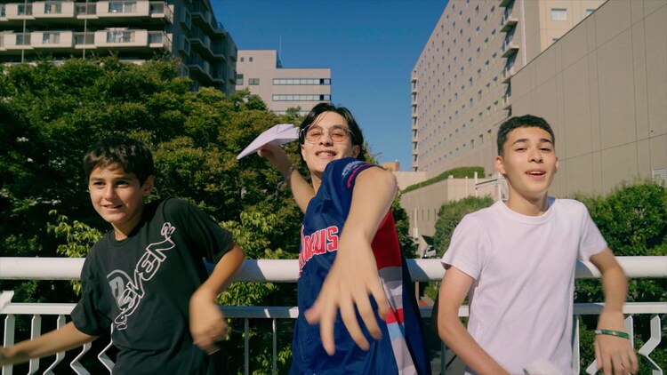 DANNY JIN「俺はセカンド」ミュージックビデオより。 - 日本人ファーストなら「俺はセカンド」ラッパーDANNY JINが日本で受けてきた差別を歌う [画像・動画ギャラリー 13/24 ...