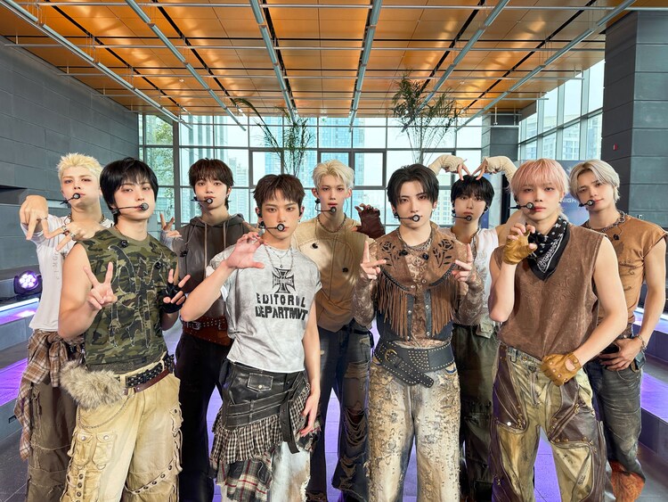&TEAM©︎日本テレビ - Travis Japanが初めて全員で「with MUSIC」登場、&TEAMはHYBE本社からライブ ...