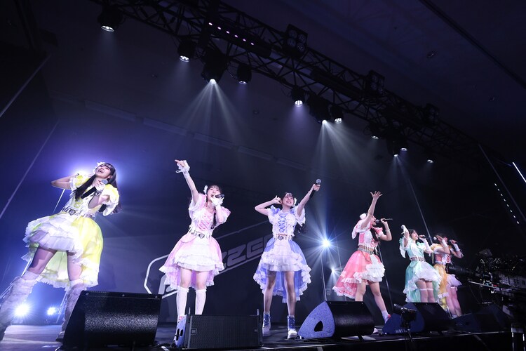 Straight Angeli（撮影：青木早霞[PROGRESS-M]） - 「バズリズム LIVE」2日目は龍宮城、BUDDiiS、syudou、ゲンジブ、HANA、櫻坂46が熱狂を生み出す ...