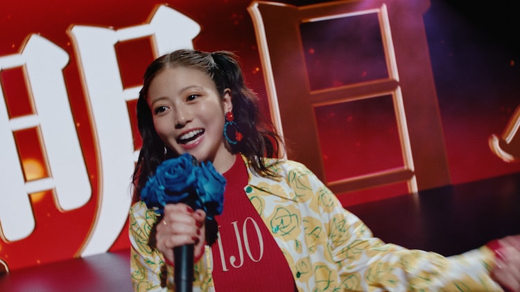 新テレビCM「ジャンボ宝くじ『年末ジャンボ交響曲』篇」より。 - Ado、宝くじCMで「年末ジャンボ交響曲」歌唱 [画像ギャラリー 7/50] - 音楽ナタリー