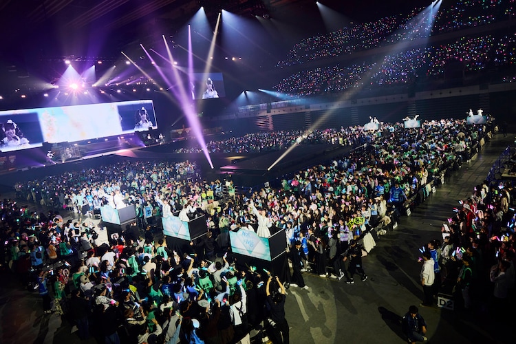 「≠ME 特別公演 2025」の様子。©YOANI - ≠ME、満員の有明アリーナで生バンド交えた多彩なパフォーマンス！7周年ライブはKアリーナ横浜で [画像ギャラリー 11/14] - 音楽ナタリー