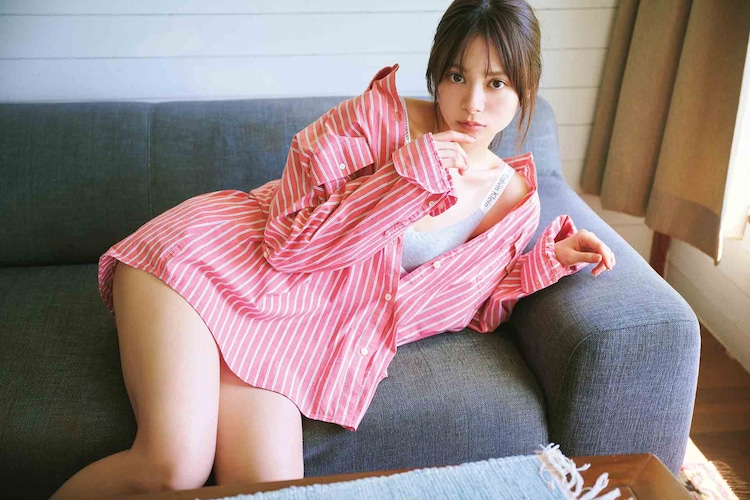 伊藤百花（AKB48）1stフォトブック「百花ずかん。」より。（撮影：木村哲夫） - AKB48伊藤百花、人生が丸々詰まったフォトブック完成！OG集結の武道館やセンター抜擢への思いを語る ...