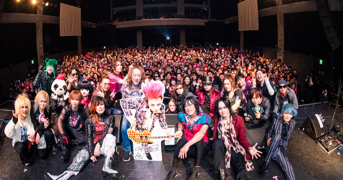 hideの61歳誕生日を豪華メンツで祝福！「hide Birthday Party 2025」大盛況（ライブレポート / 写真21枚 ...
