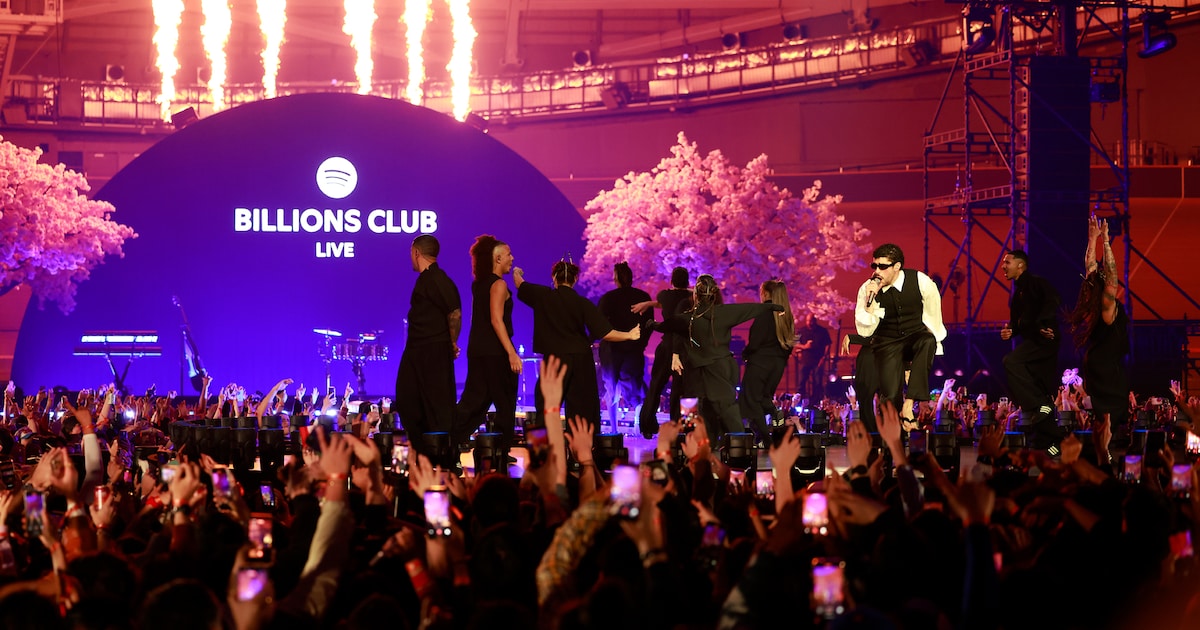 「Spotify Presents Billions Club Live with Bad Bunny」の様子。 [画像ギャラリー 18/30 ...