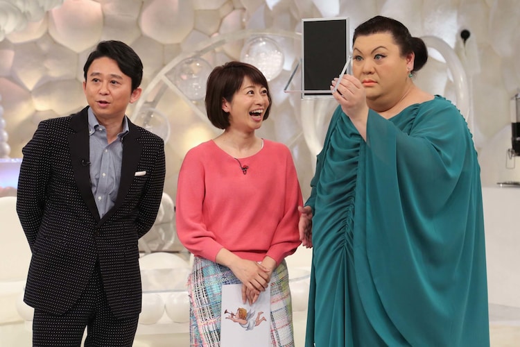 カラコンを装着した(左から)有吉弘行、久保田直子アナ、マツコ・デラックス。 C テレビ朝日 マツコと有吉がコンタクトレンズ初装着、カラコン