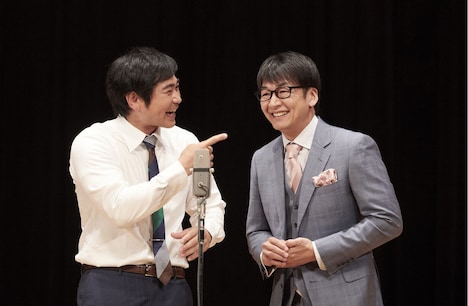 カンハマー。左が浜田健司（ハマカーン浜谷）、右が死亡してしまう菅野伸一郎（ハマカーン神田）。(c)テレビ東京