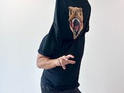 ロバート秋山の体モノマネTシャツに「ジュラシック」バージョン登場、しかも5種類