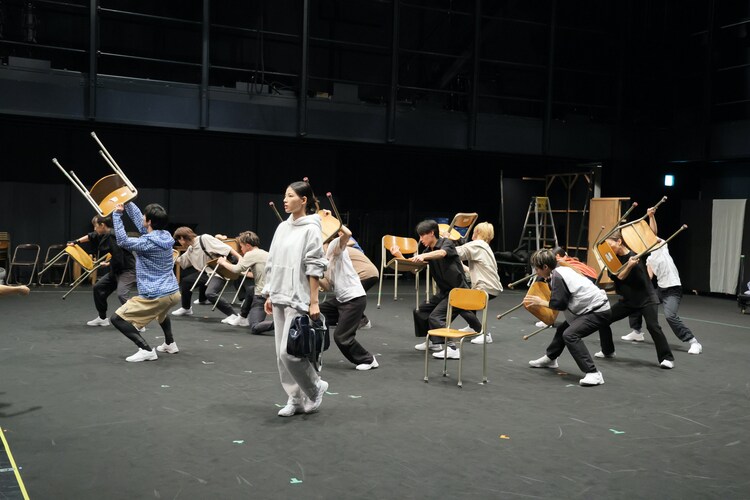 KAAT神奈川芸術劇場プロデュース「SHELL」稽古の様子。 - 杉原邦生演出の青春ファンタジー「SHELL」石井杏奈・秋田汐梨らが手応え [画像ギャラリー 6/11] - ステージナタリー