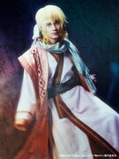 DION扮するゼノ。