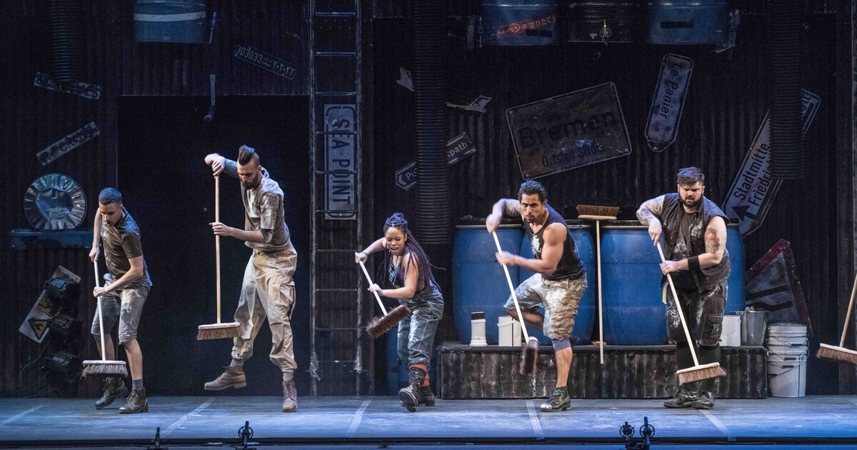 “体感型パフォーマンス”「STOMP ストンプ」2年ぶりの来日公演が東京・大阪で - ステージナタリー