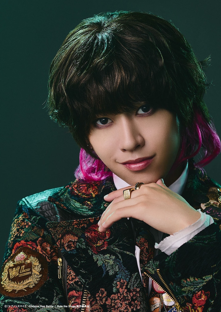 SHIN扮する按雲真日瑠。 - ヒプステ新作「Buster Bros!!! & Bad Ass Temple」ビジュアル、大蜘蛛弾襄が後ろに ...