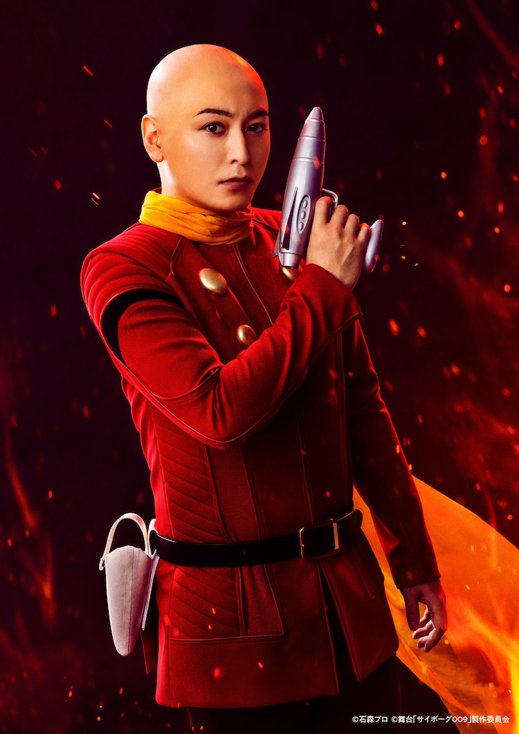 川原一馬扮する007 / グレート・ブリテン。 - 舞台「サイボーグ009」第2弾に七海ひろきら続投、野々花ひまり・後藤大が初登場 [画像ギャラリー 9/14] - ステージナタリー