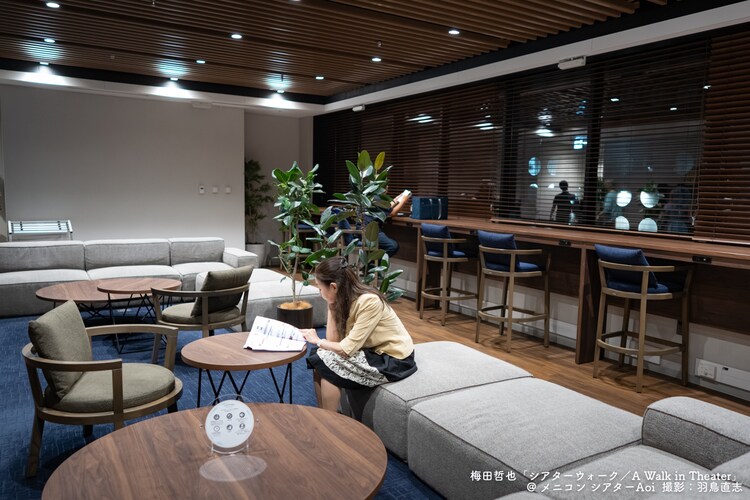 「シアターウォーク／A Walk in Theater」より。 - メニコンの社屋を巡るツアー型パフォーマンス「シアターウォーク／A Walk ...