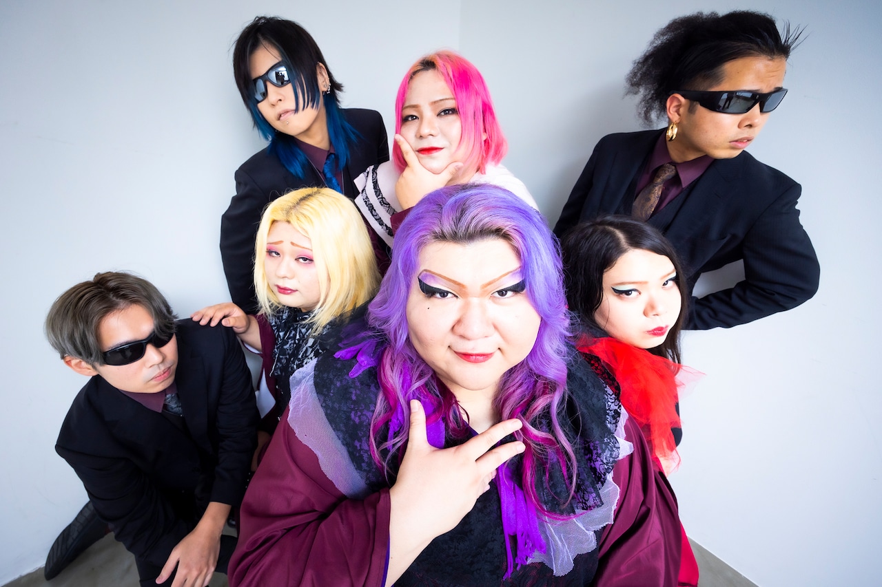 デラックス×デラックス、沖縄からやって来た総体重540kg超え歌謡パフォーマンス集団 (3/3) - 音楽ナタリー 特集・インタビュー