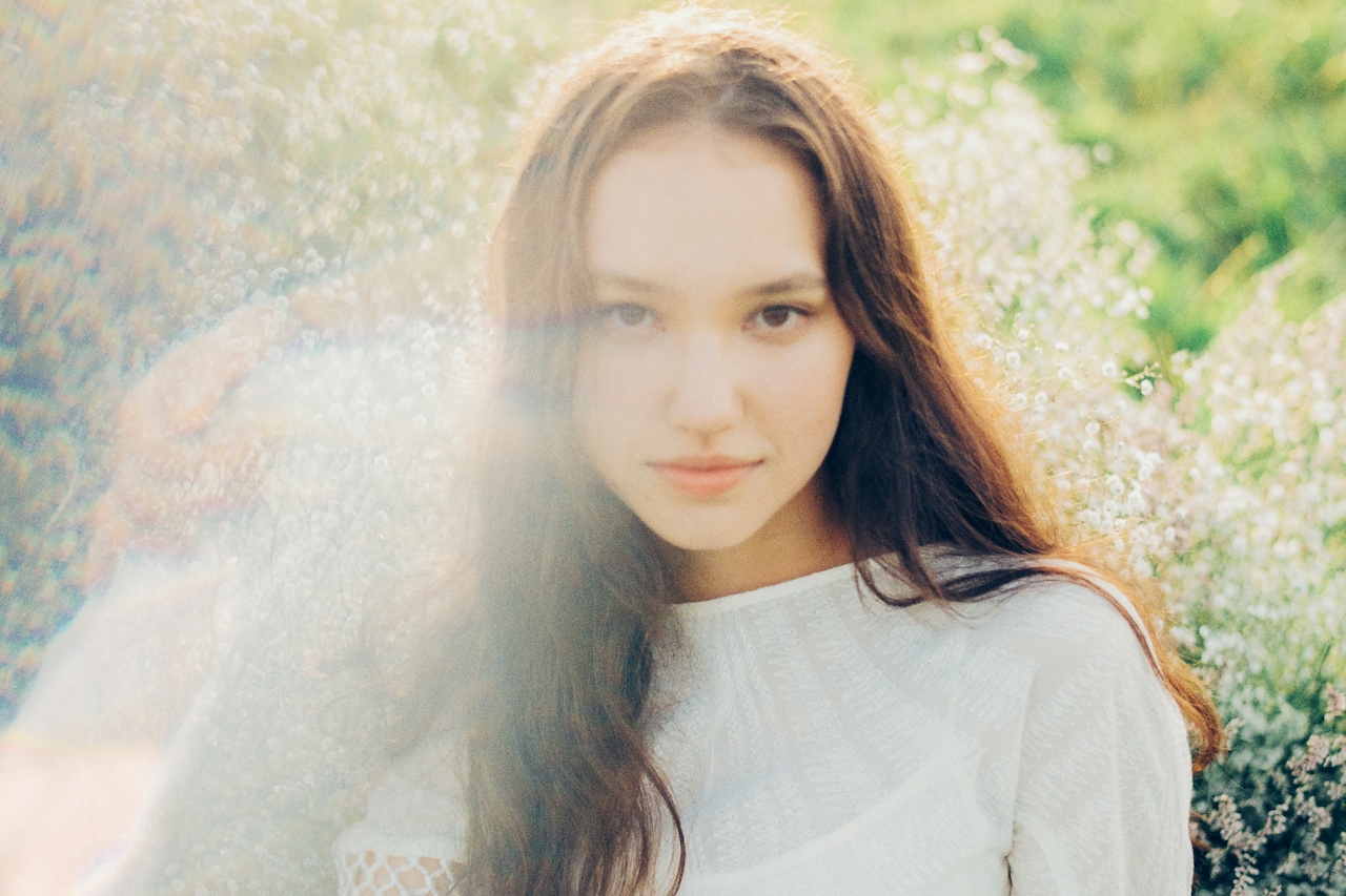 FGO8周年「Memorial Movie 2023」特集｜Hana Hopeが語るテーマソング「flowers」の魅力 - 音楽ナタリー ...